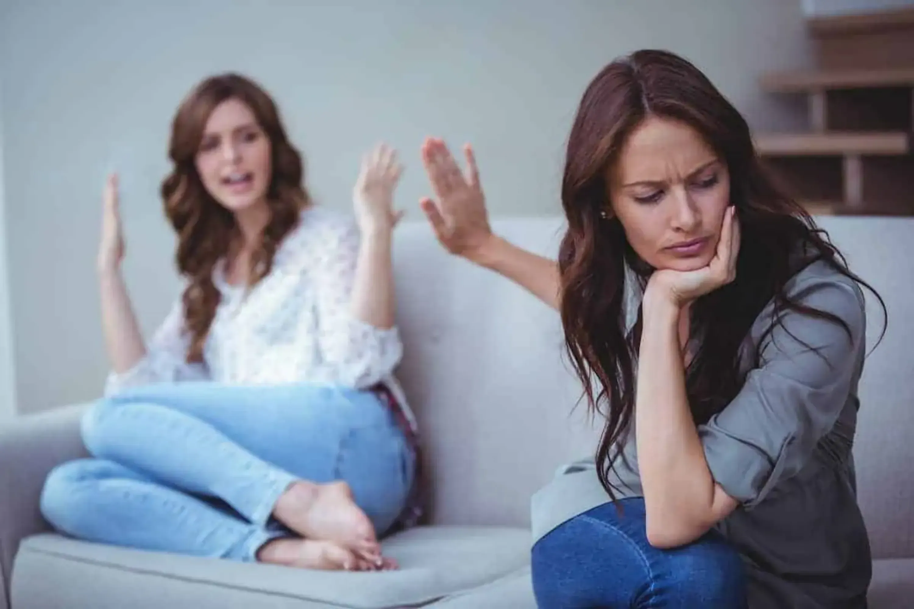 10 Signs Your Roommate Relationship is Toxic | iROOMit Blog