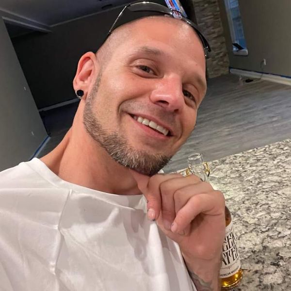 Darryl Whitehead Needs a Place, $1,400/mo Max on iROOMit