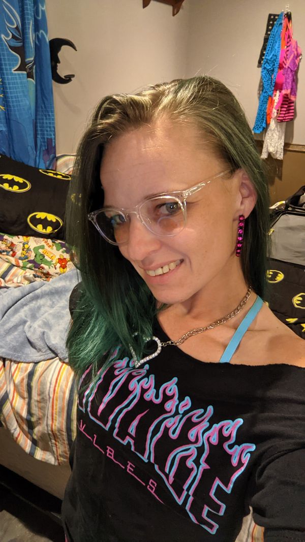 Jessica Abate Needs a House, $900/mo Max on iROOMit