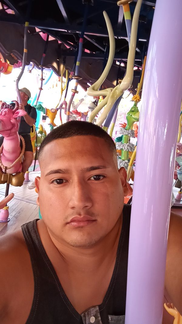 Christian leon Needs an Apartment, $600/mo Max on iROOMit