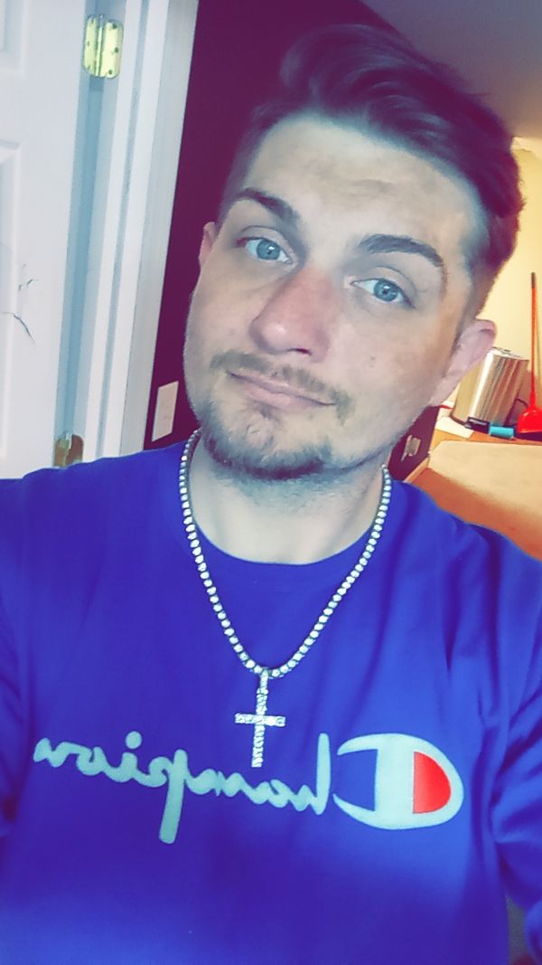 Christopher Delk Needs a House, $800/mo Max on iROOMit