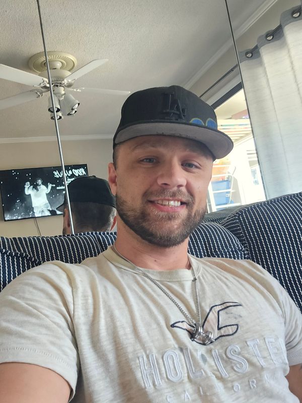 Matthew Needs a House, $800/mo Max on iROOMit