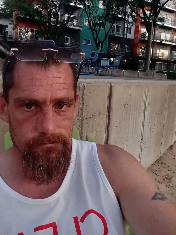 Sean toaz Needs a House, $600/mo Max on iROOMit