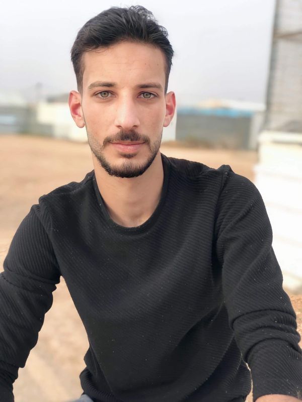 null null Needs a Place, $600/mo Max on iROOMit